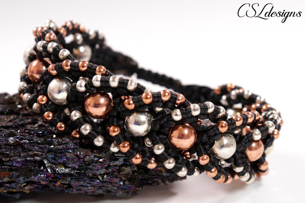 Beaded intertwining herringbone macrame bracelet ⎮ Black, silver and c – CSLdesigns shop